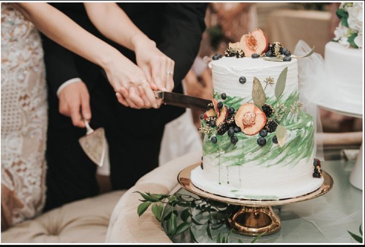 Complete Guide to Dummy Wedding Cakes